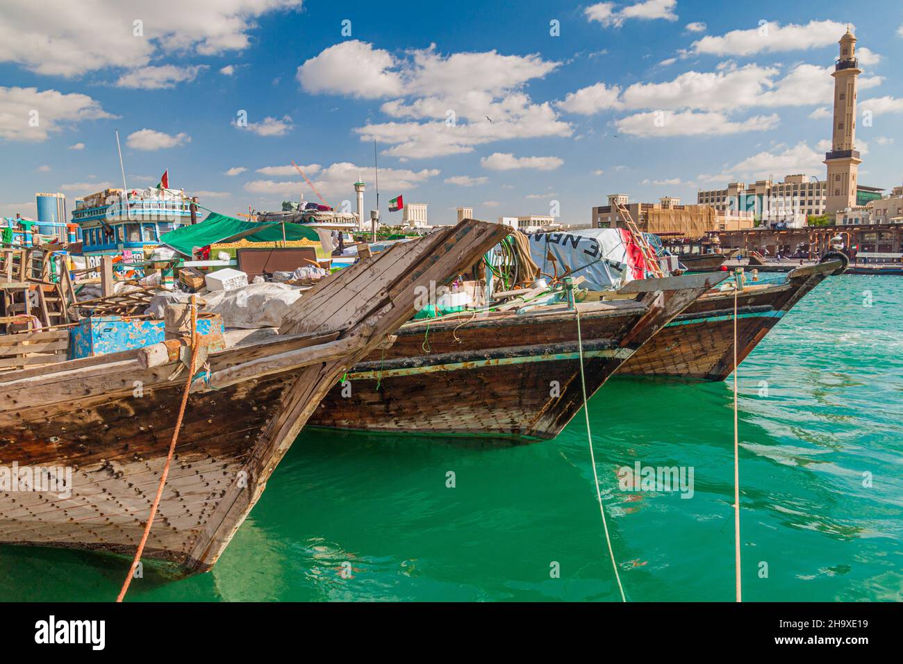 Traditional wooden arabic dhow sailing hi-res stock photography and ...
