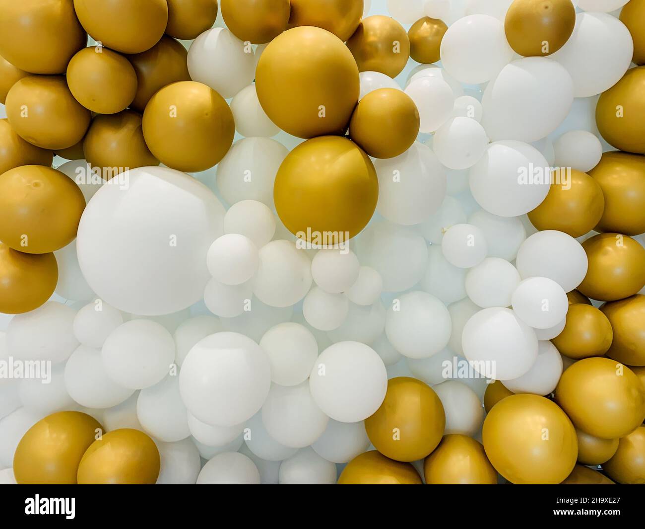 Gold air balloons group hi-res stock photography and images - Alamy