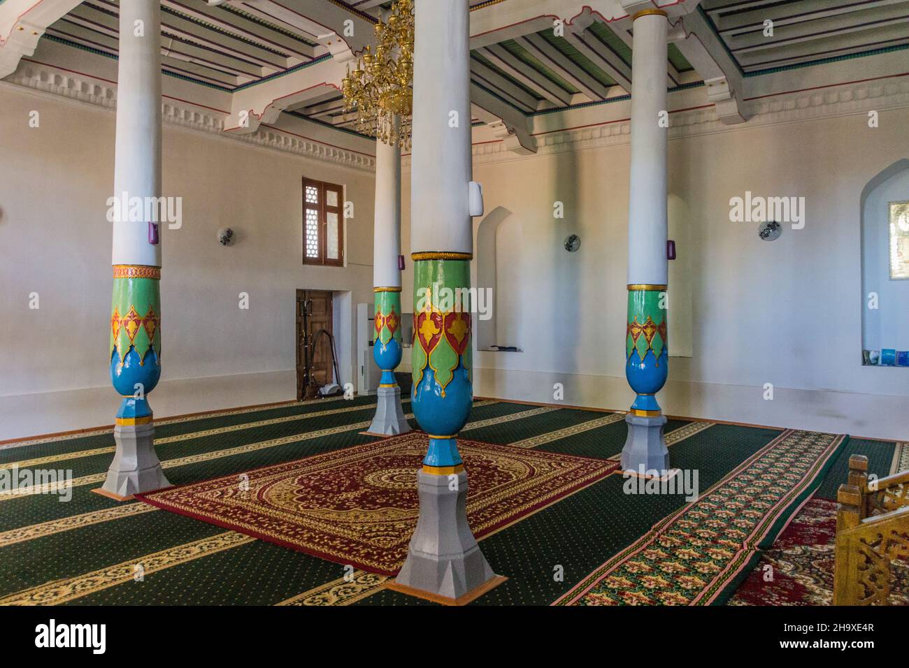 SAMARKAND, UZBEKISTAN: APRIL 27, 2018: Interior of a small mosque in ...