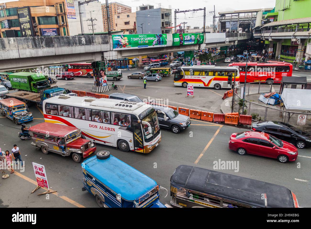 MANILA, PHILIPPINES - JANUARY 20, 2018: View of busy street in Pasay ...