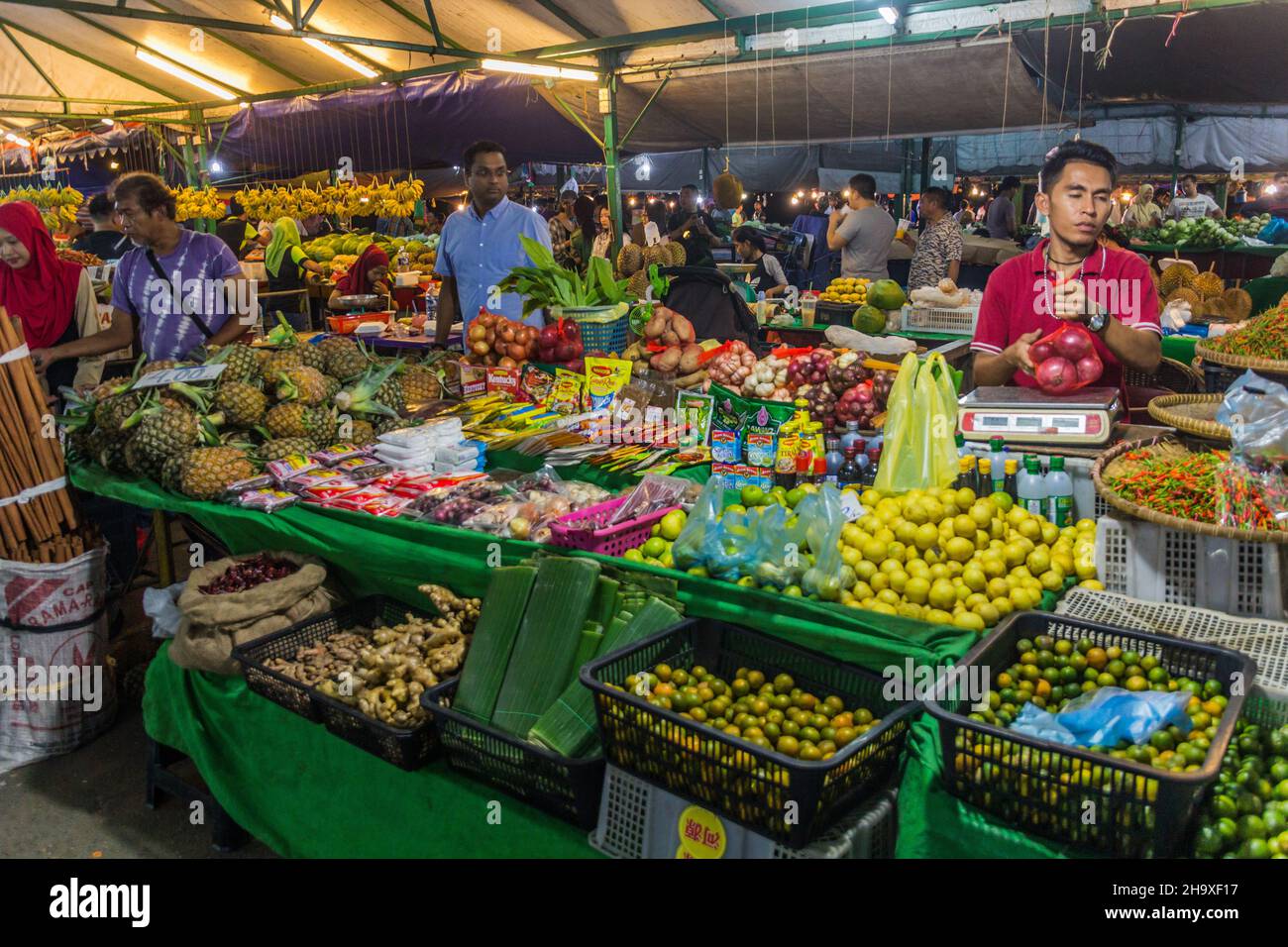 KOTA KINABALU, MALAYSIA - FEBRUARY 25, 2018: Fruit stalls at the night ...