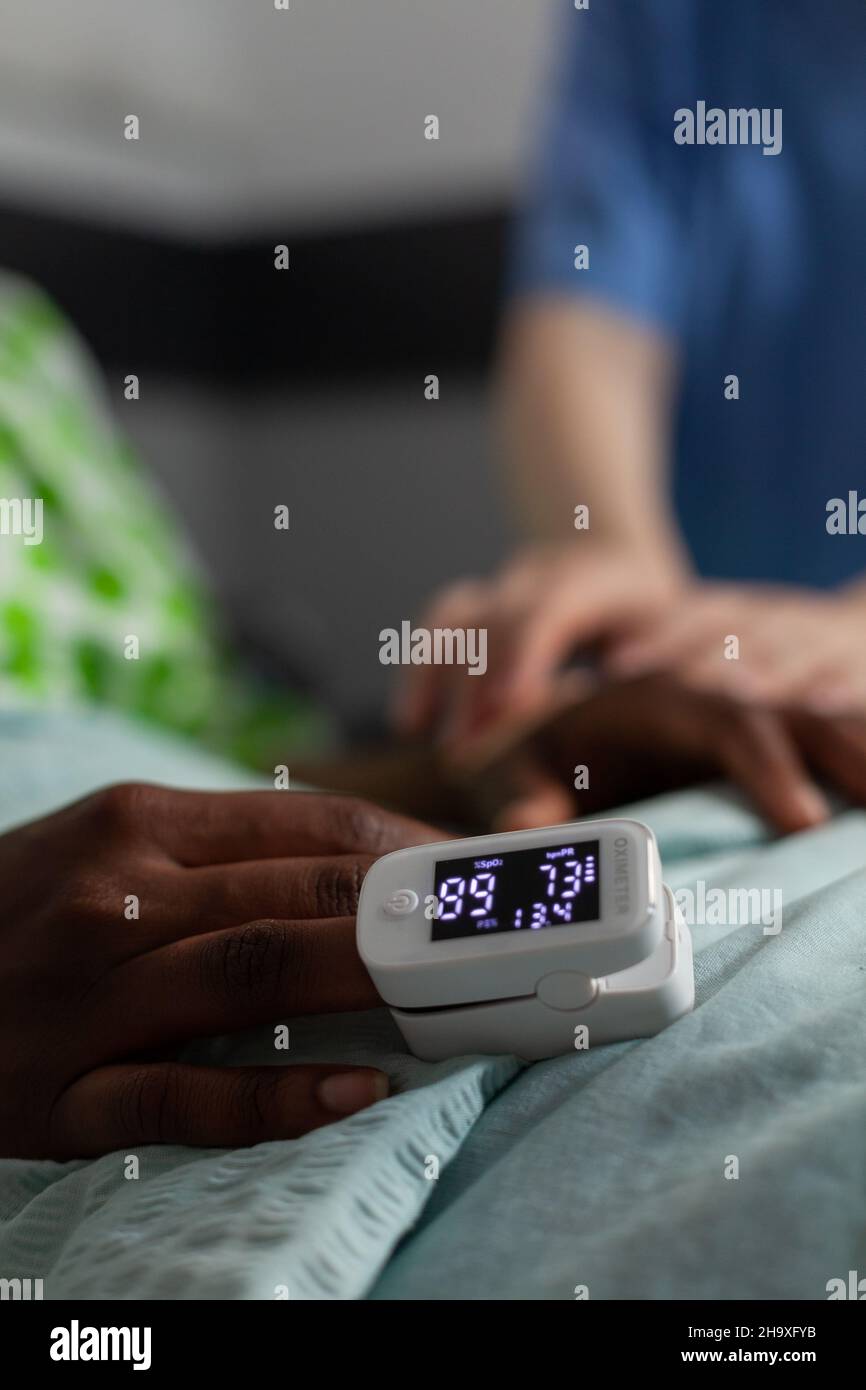African american pulse oximeter hi-res stock photography and images - Alamy