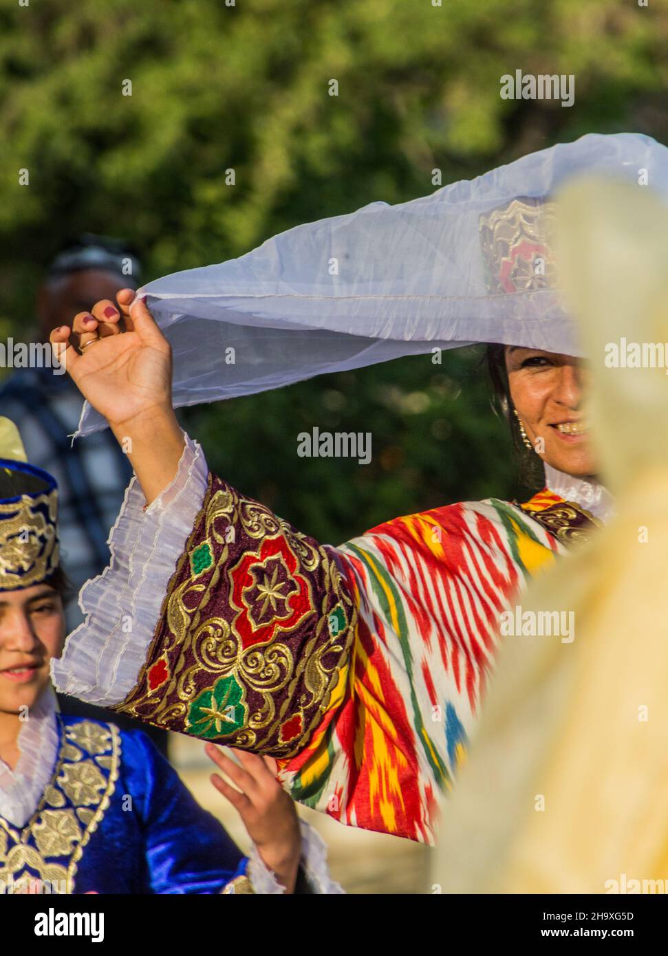 Woman in uzbek traditional costume hi-res stock photography and images ...