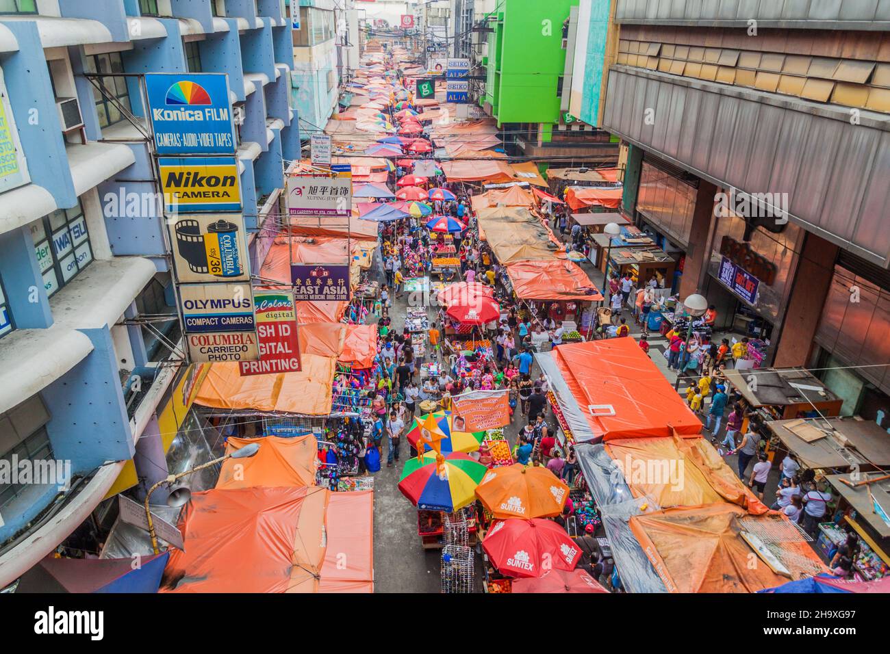 MANILA, PHILIPPINES - JANUARY 27, 2018: Aerial view of Quiapo market in ...