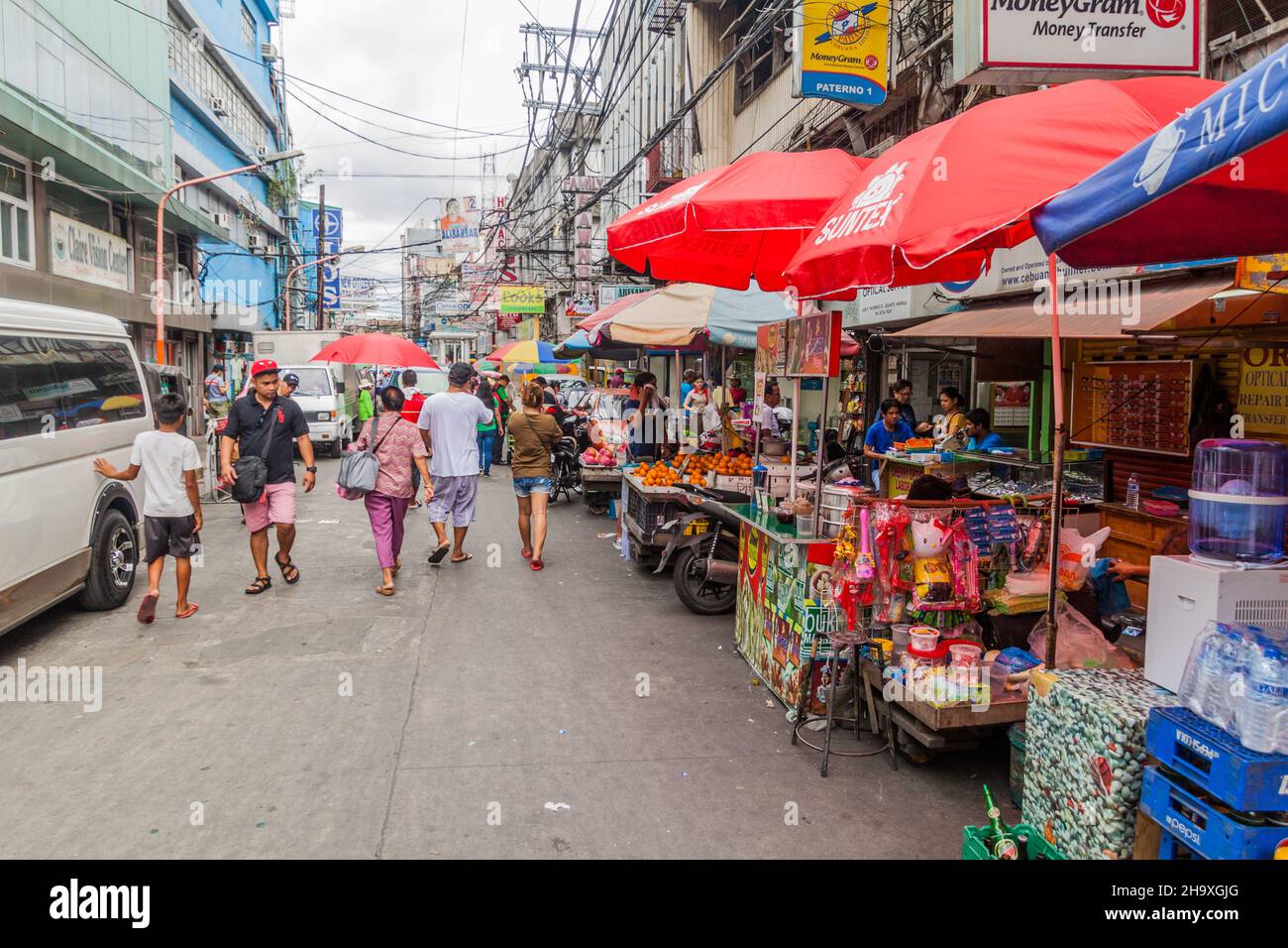 People market at quiapo hi-res stock photography and images - Alamy