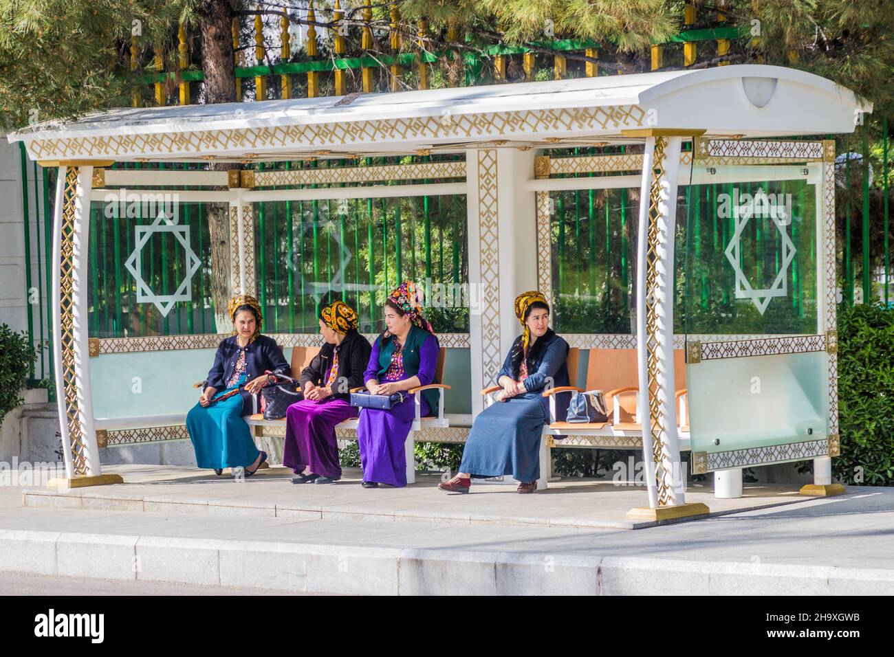 Turkmenistan traditional dress hi-res stock photography and images - Alamy