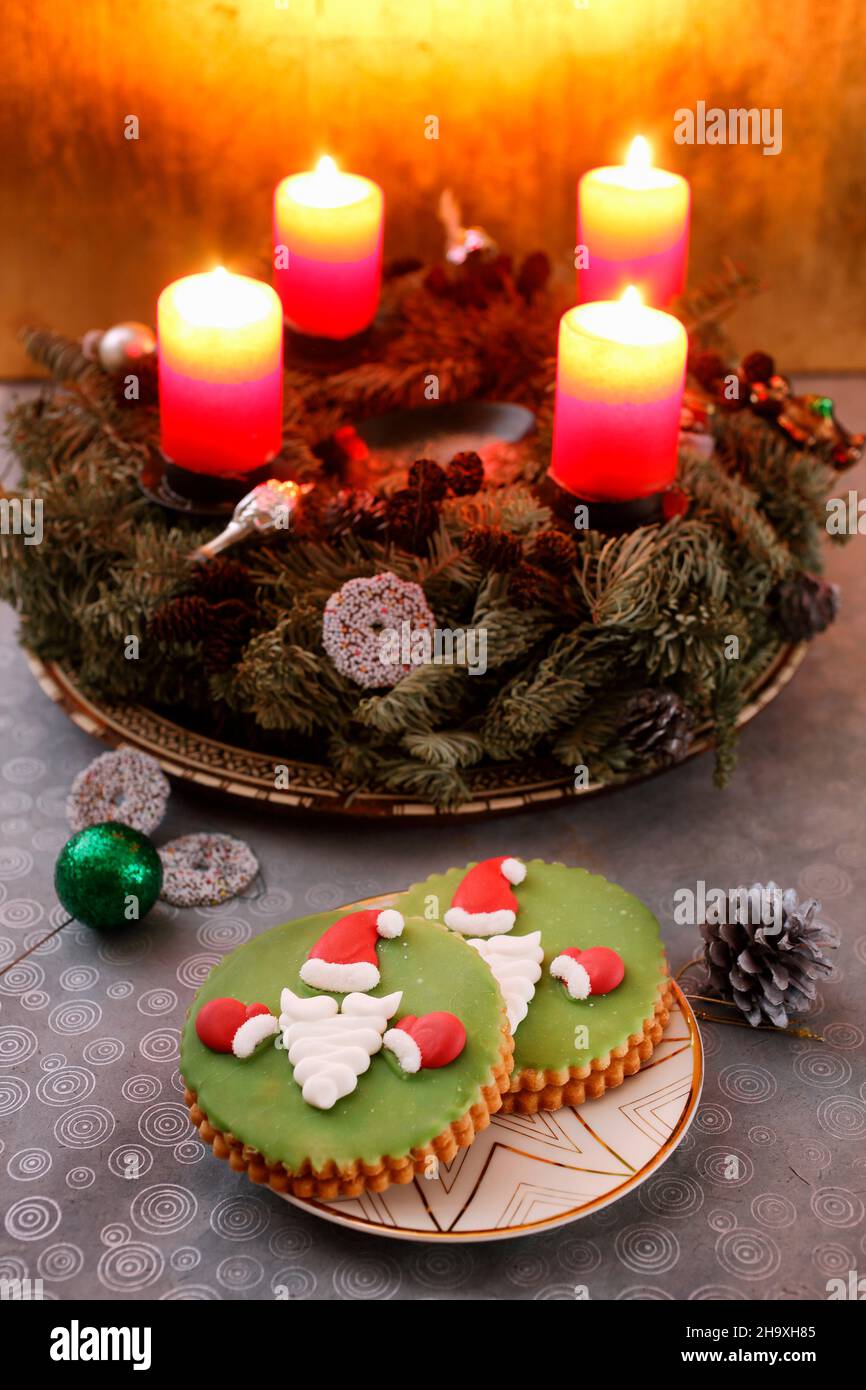 Advent wreath and Christmas cookies Stock Photo - Alamy