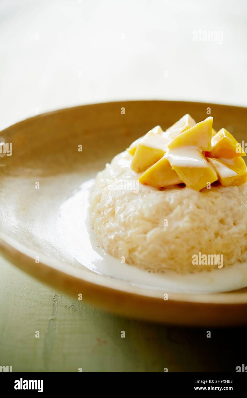 Mango rice with coconut milk Stock Photo - Alamy