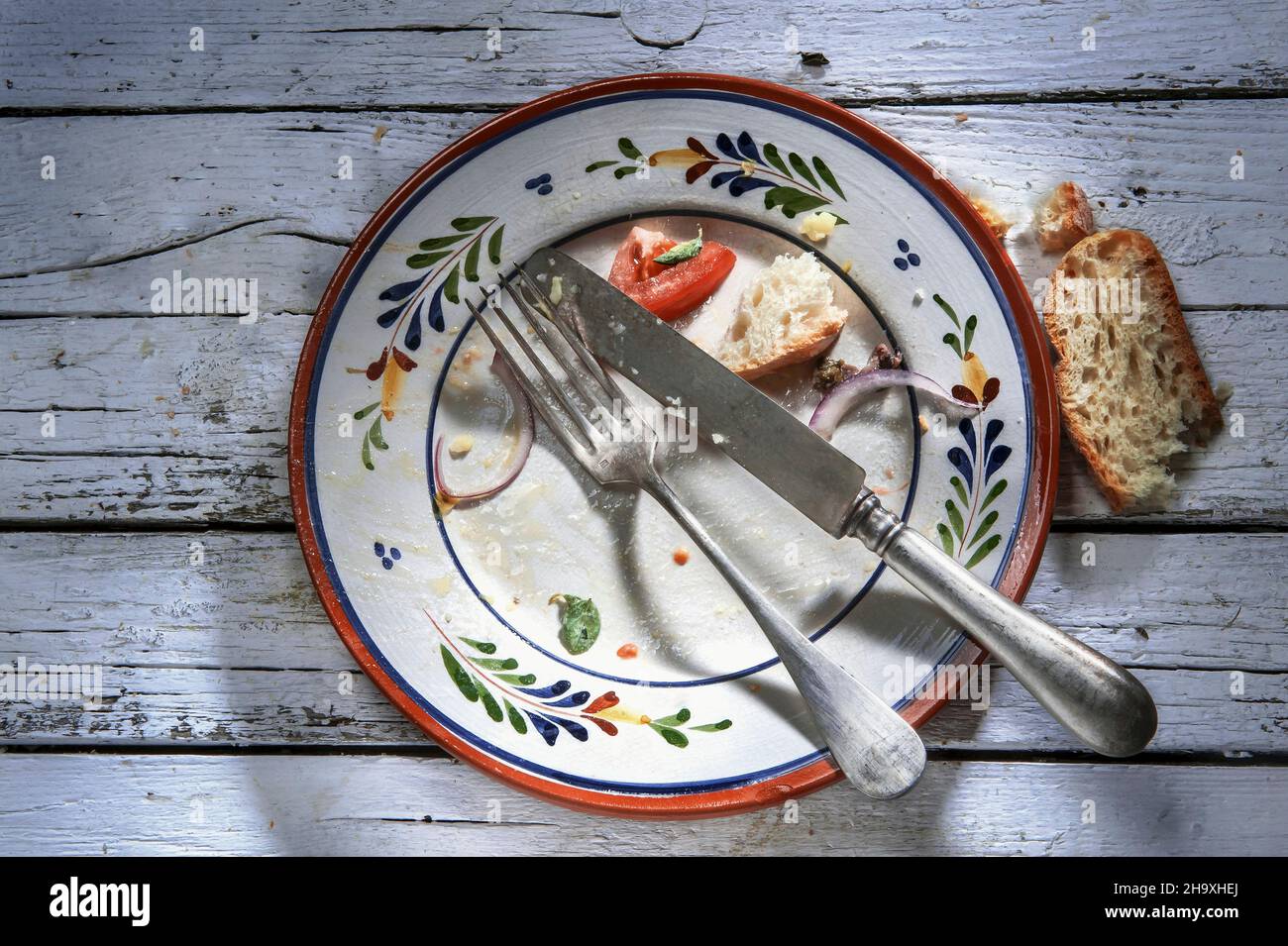 The remains of food and bread on an empty plate Stock Photo - Alamy