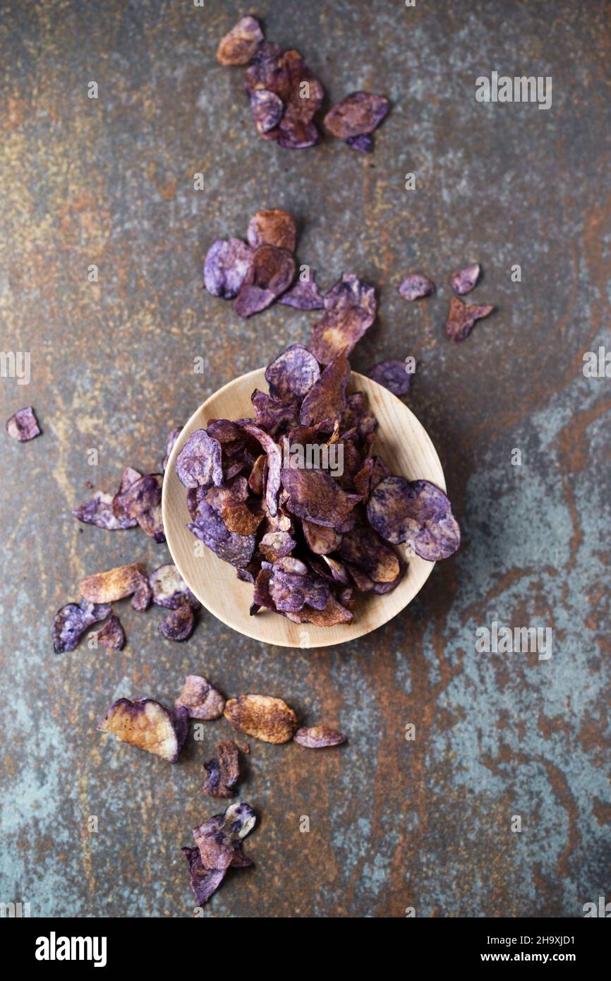 Purple potato chips Stock Photo - Alamy