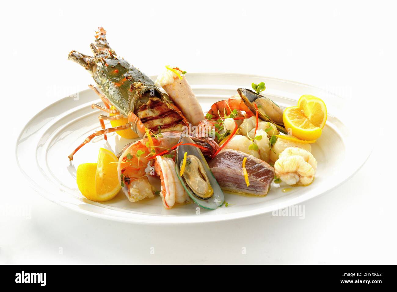 Huge fish plate seafood hi-res stock photography and images - Alamy