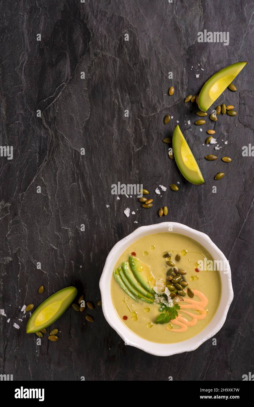 Chilled birds hi-res stock photography and images - Alamy