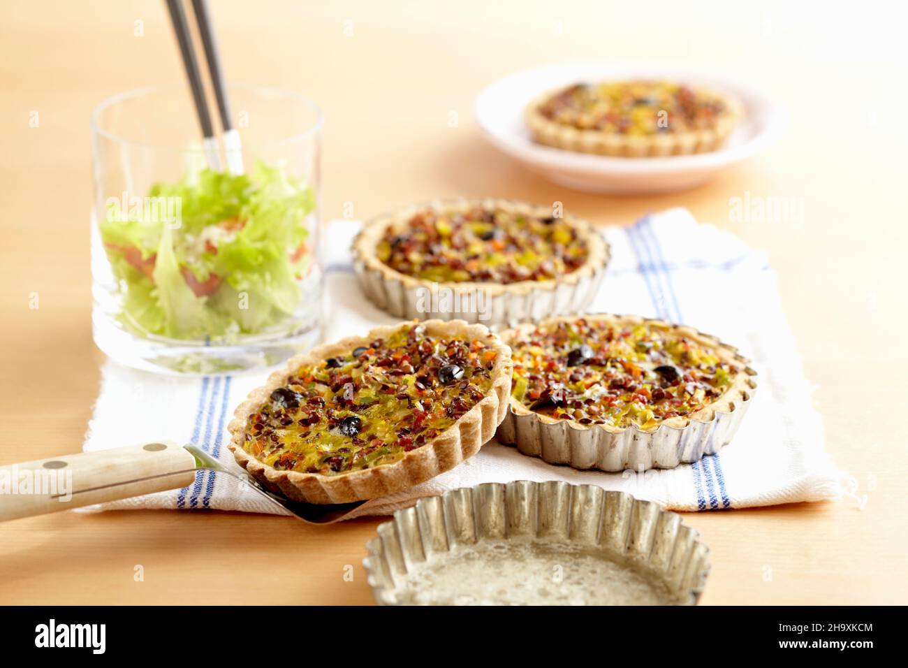 Roman lentil tartlets with shortcrust pastry, leeks, carrots, bacon ...