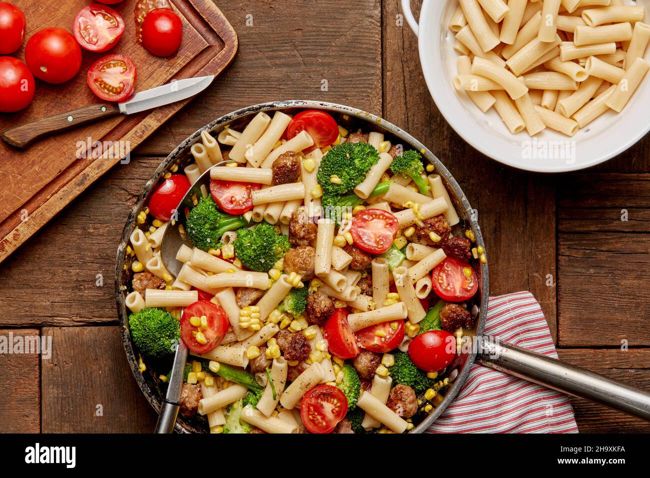 Ziti With Sausage, Sweet Corn, Broccoli and Tomatoes Stock Photo - Alamy