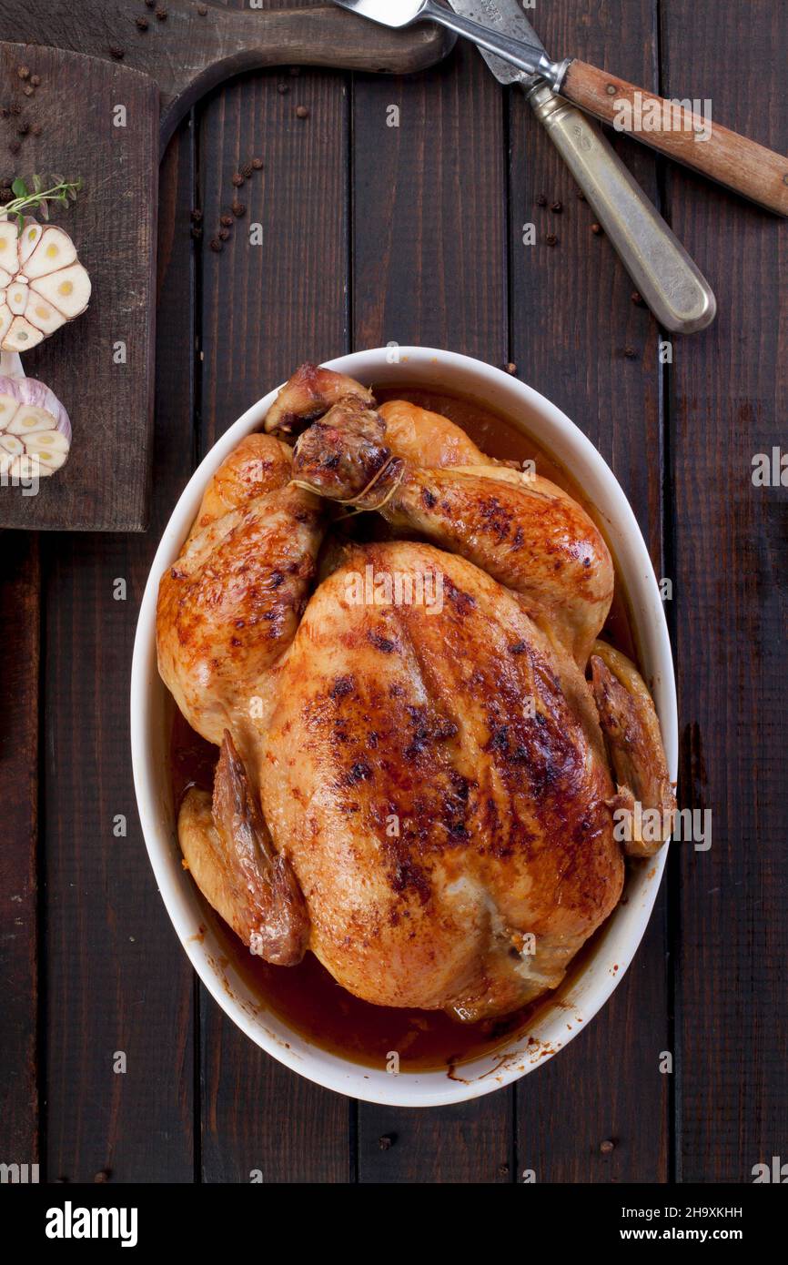 Roast chicken with garlic (seen from above Stock Photo - Alamy