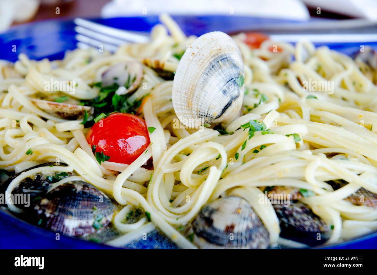 Linguine with seafood and cherry tomatoes Stock Photo - Alamy