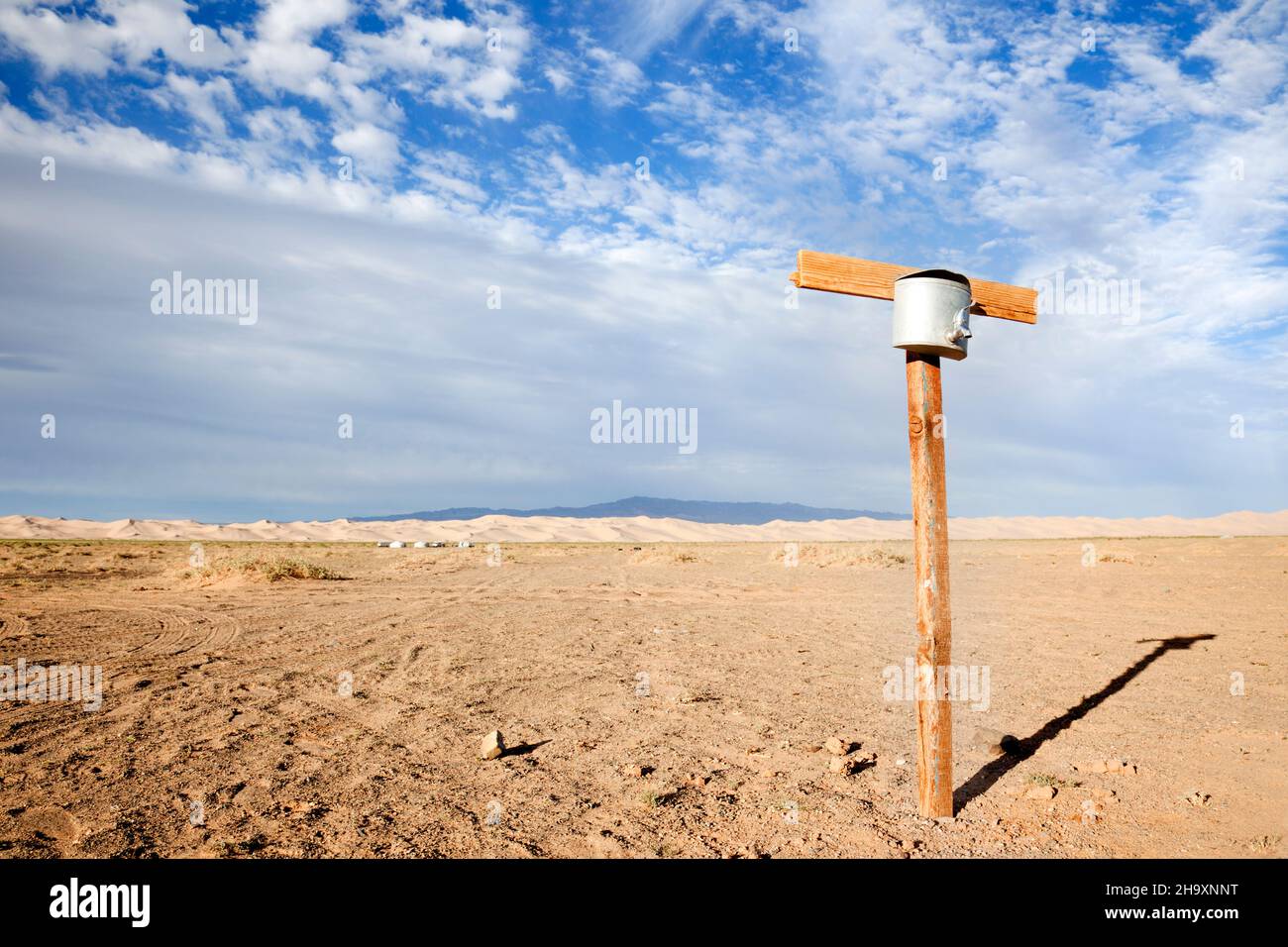 source in the gobi desert Stock Photo - Alamy