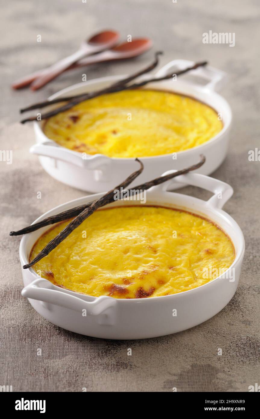 Baked vanilla cream Stock Photo - Alamy
