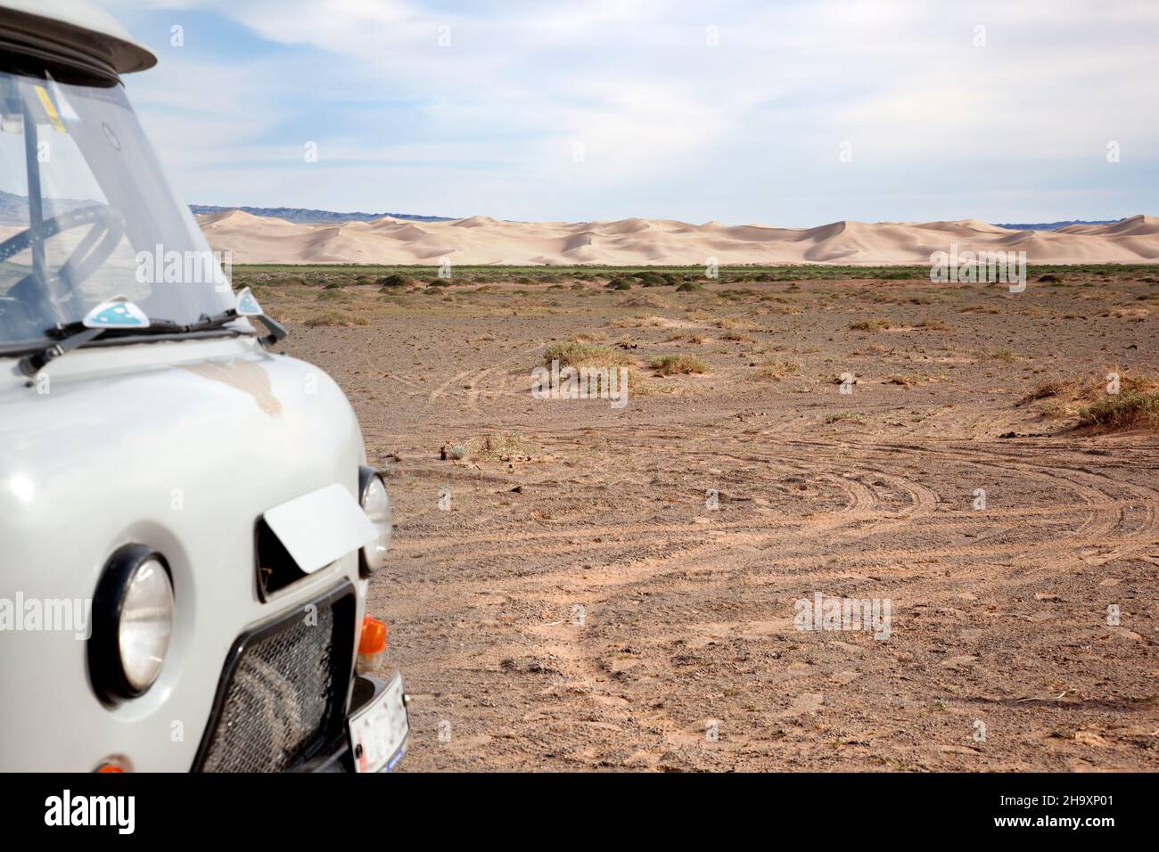 Van in a Gobi desert Stock Photo - Alamy
