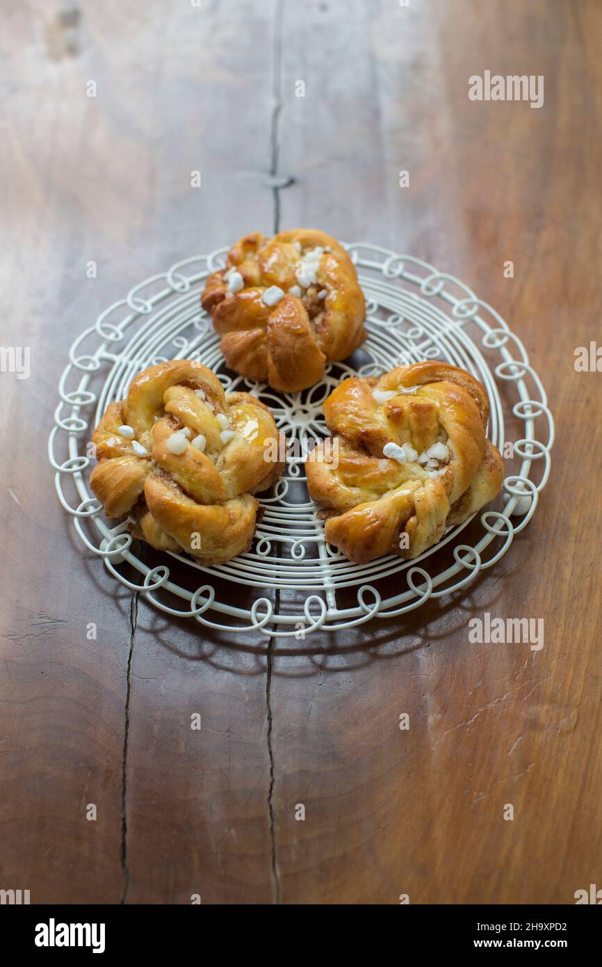 Shiny buns hi-res stock photography and images - Alamy