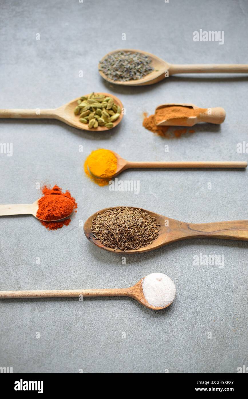 Spice on a spoon (lavender, cardamom, cinnamon, turmeric, capsicum ...