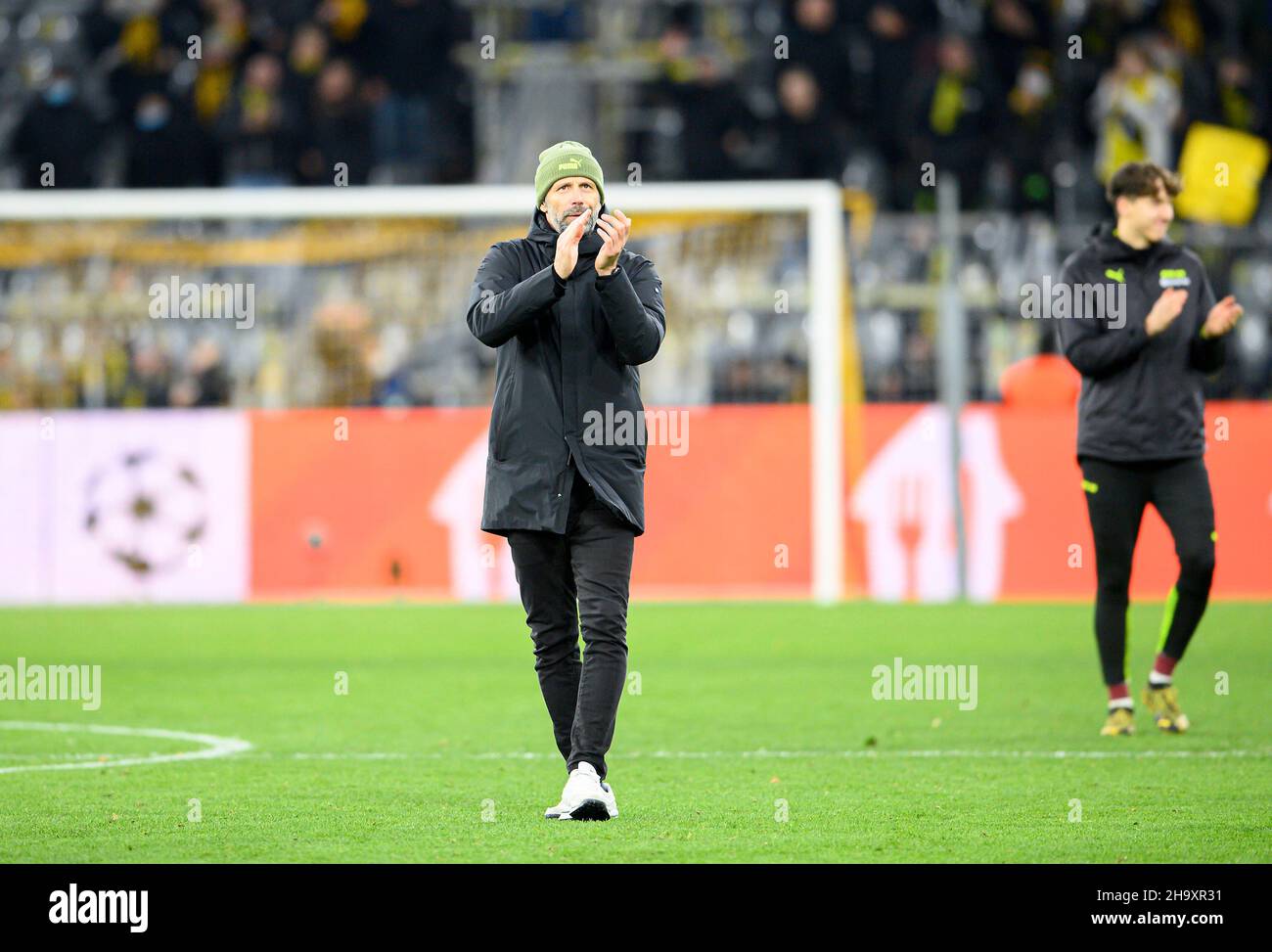 coach Marco ROSE (DO) on the lap of honor, clapping, clapping, Soccer ...