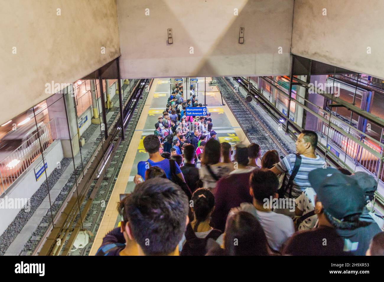 MANILA, PHILIPPINES - JANUARY 29, 2018: Crowded LRT station in Manila ...