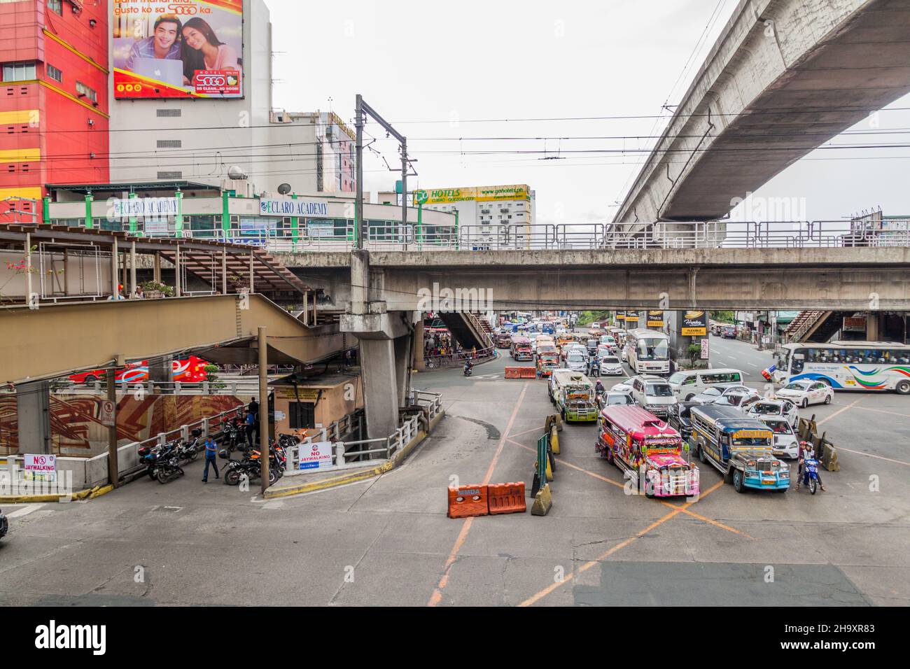 MANILA, PHILIPPINES - JANUARY 29, 2018: LRT and MRT lines crossing in ...
