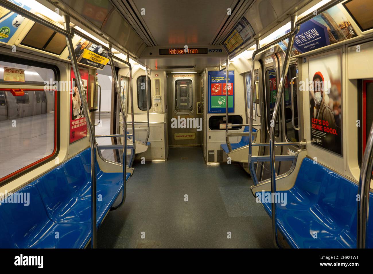 PATH station at the World Trade Center subway platform to Hoboken NJ ...