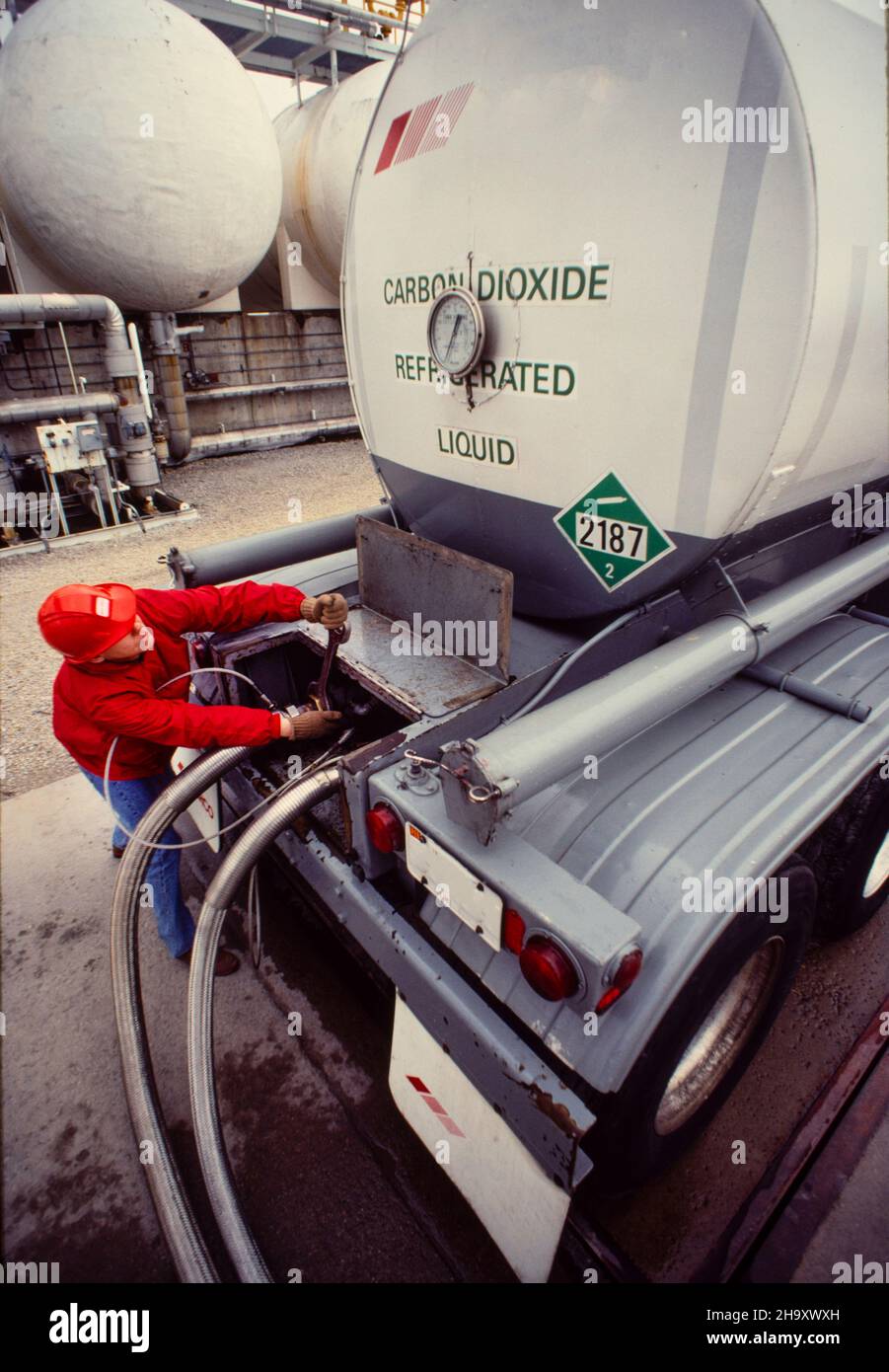 worker refueling carbon dioxide tank in New Jersey Stock Photo - Alamy