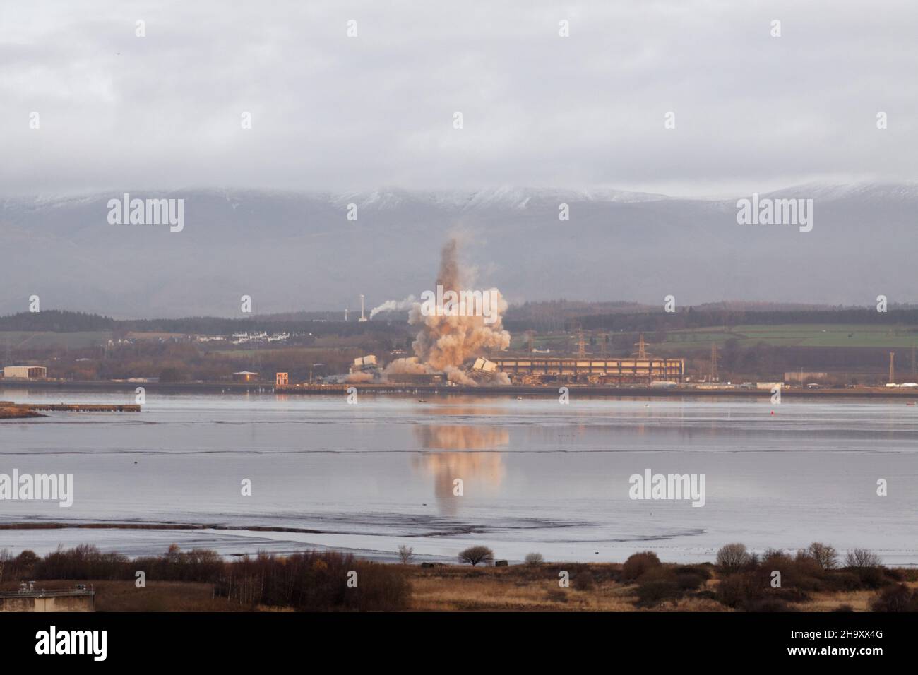 Demolition of Longannet power station chimney. Scotlands last coal ...