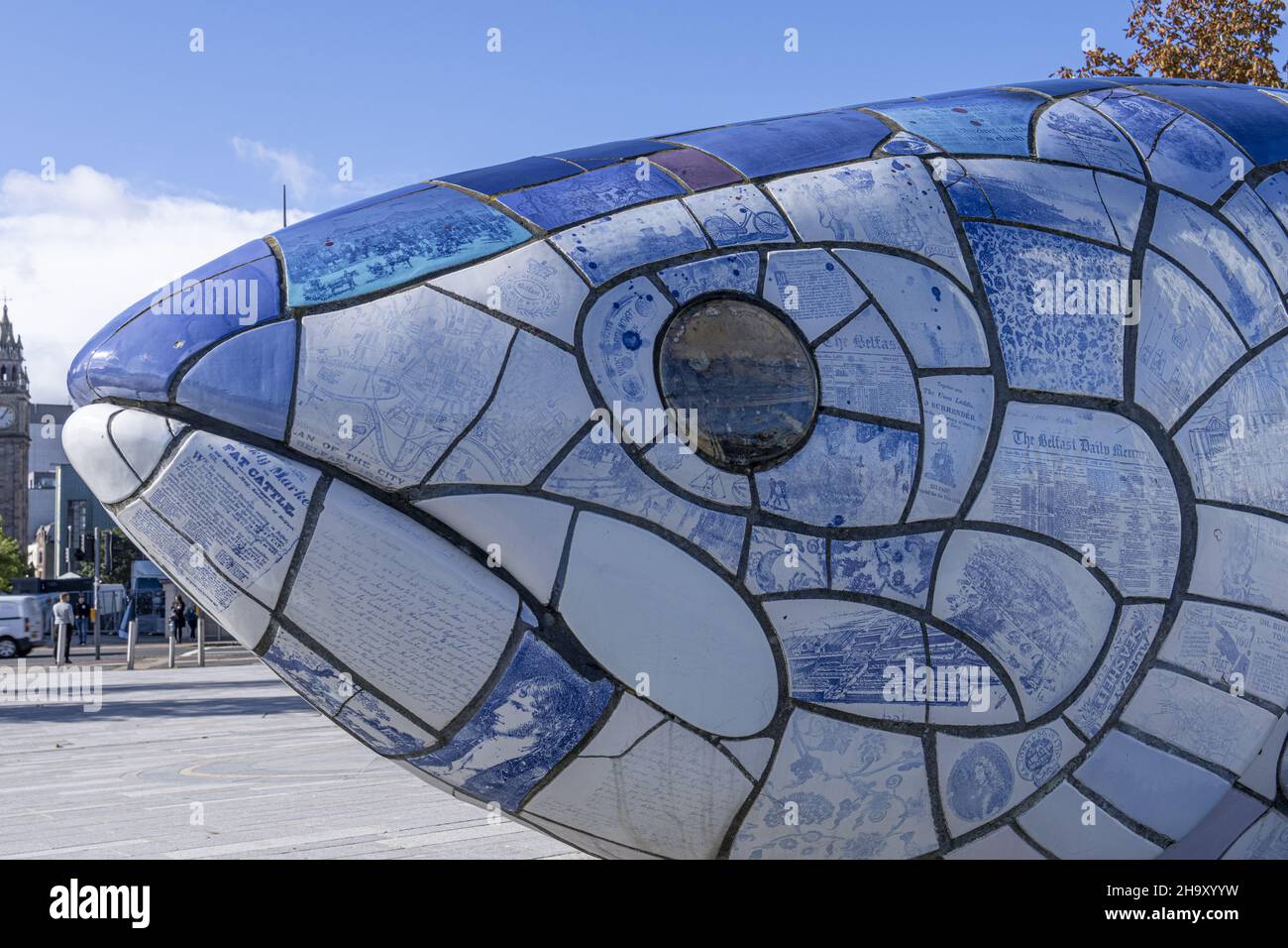 Ceramic fish sculpture hi-res stock photography and images - Alamy