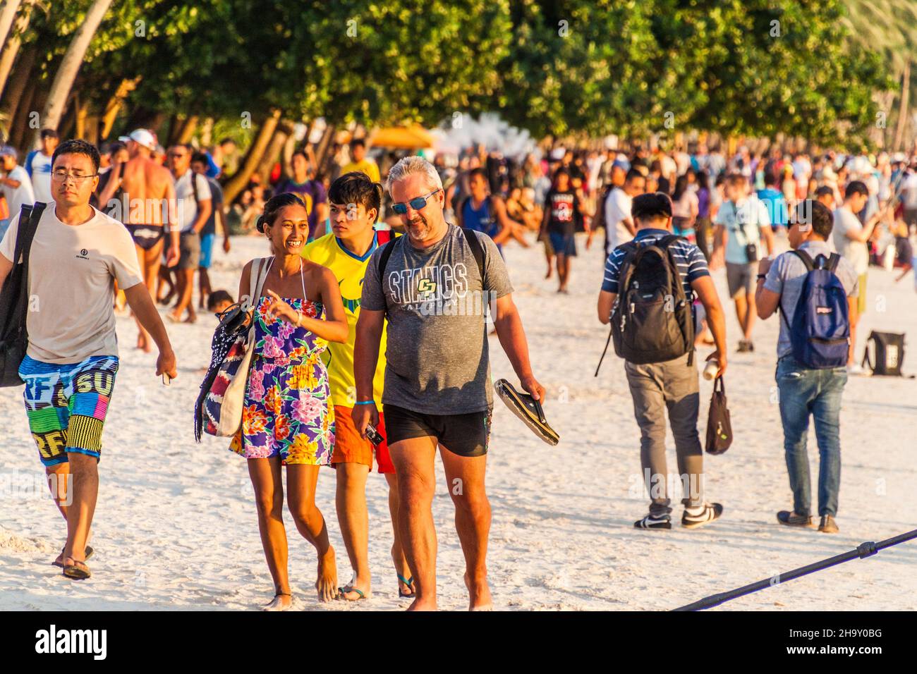BORACAY, PHILIPPINES - FEBRUARY 1, 2018: Crowds of people at the White ...