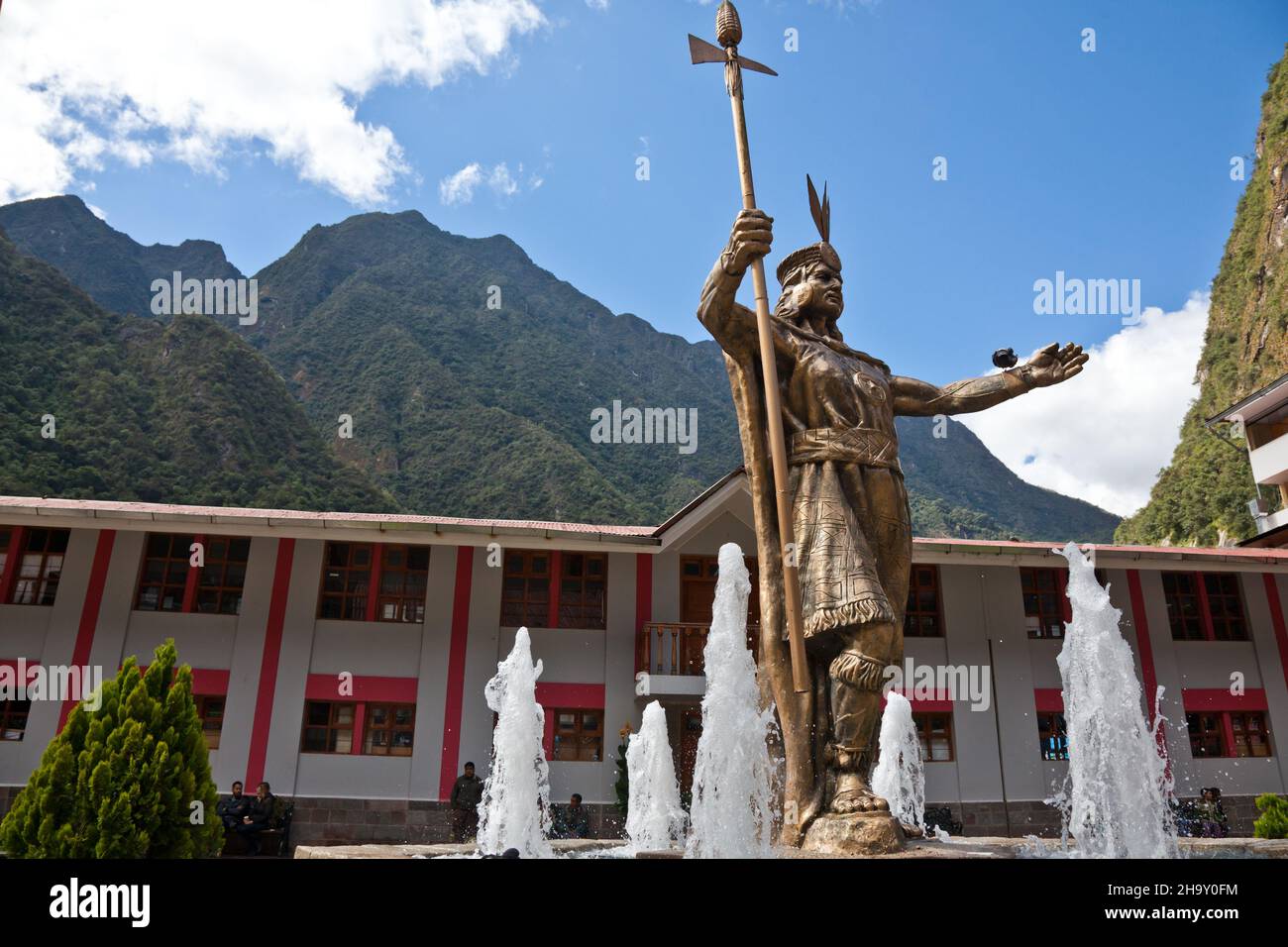 Statue of Pachacutec in Aguas Calientes in Machu Picchu in Peru Stock ...