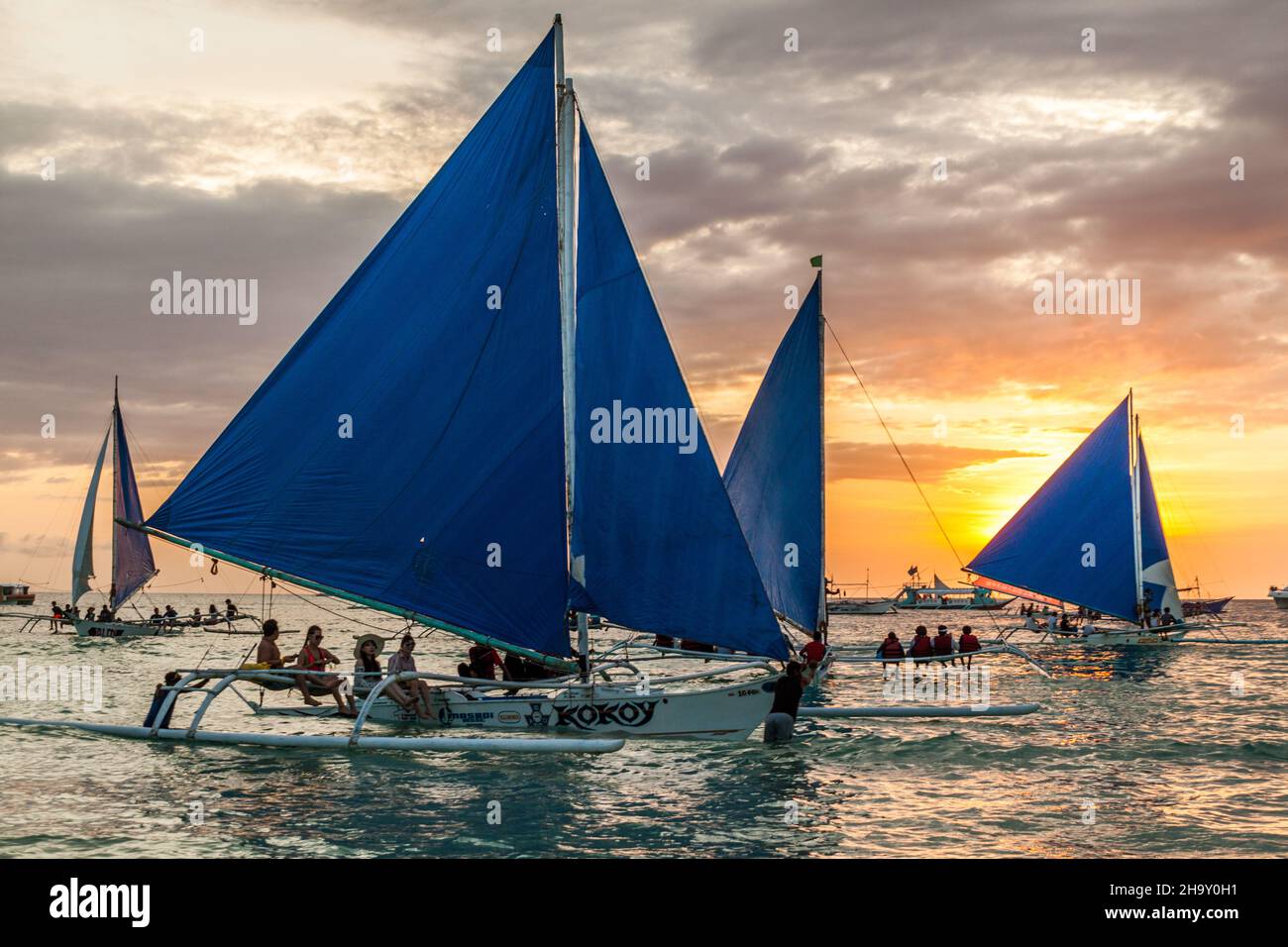 BORACAY, PHILIPPINES - FEBRUARY 1, 2018: Sunset behind Bangkas paraw ...