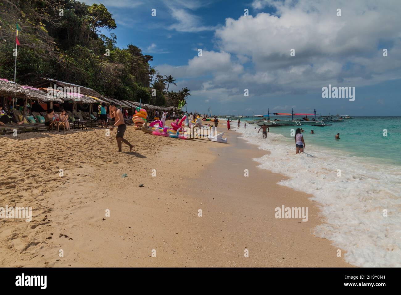 BORACAY, PHILIPPINES - FEBRUARY 1, 2018: View of Puka shell beach at ...
