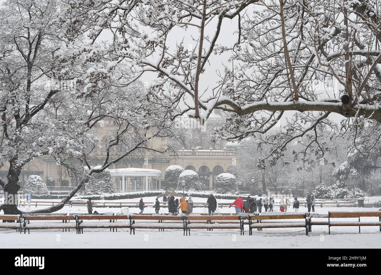 Snowfall vienna hi-res stock photography and images - Alamy