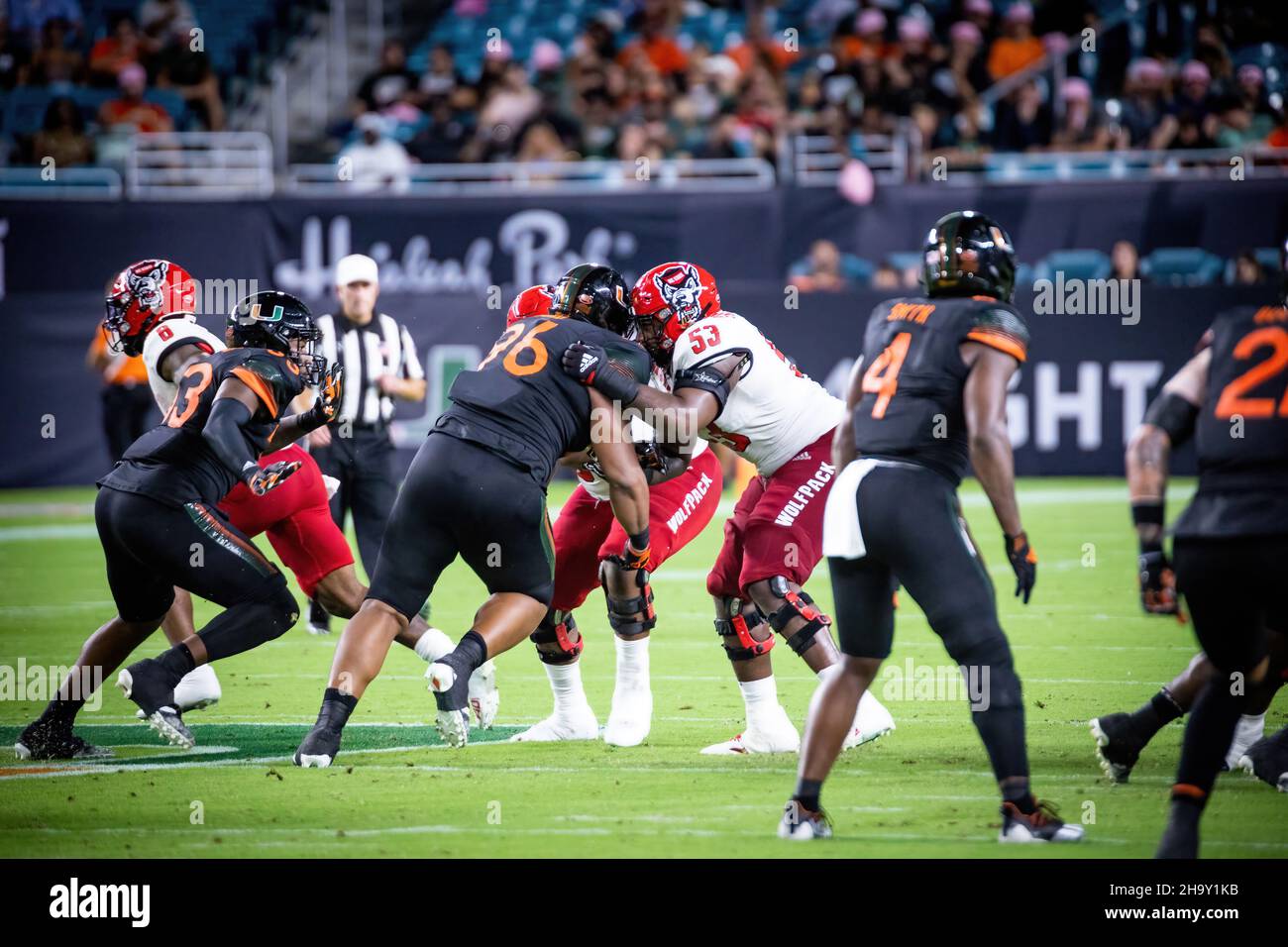 Miami hurricane cheerleaders in action hi-res stock photography and ...
