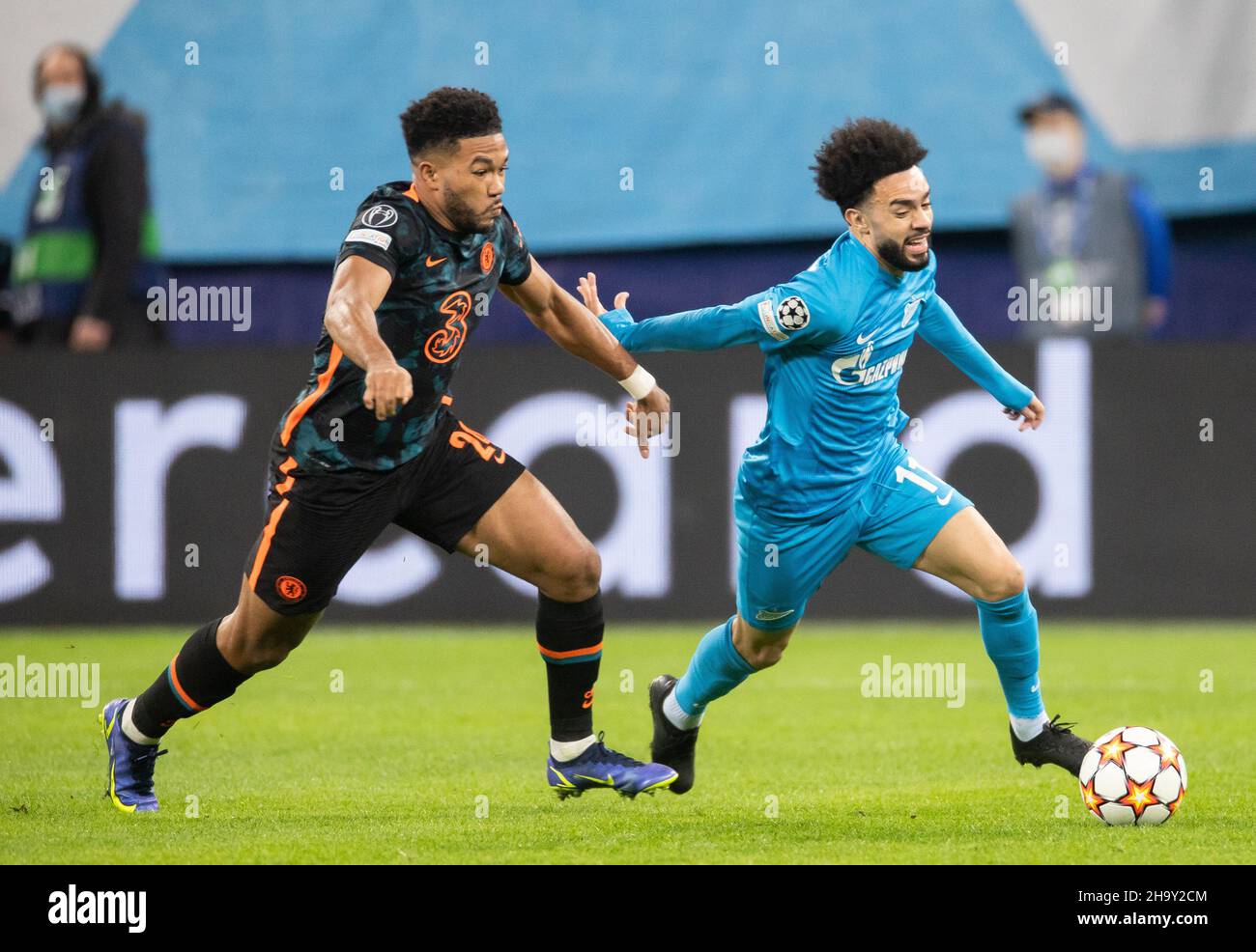 SAINT PETERSBURG, RUSSIA - DECEMBER 08: Claudinho of Zenit St ...