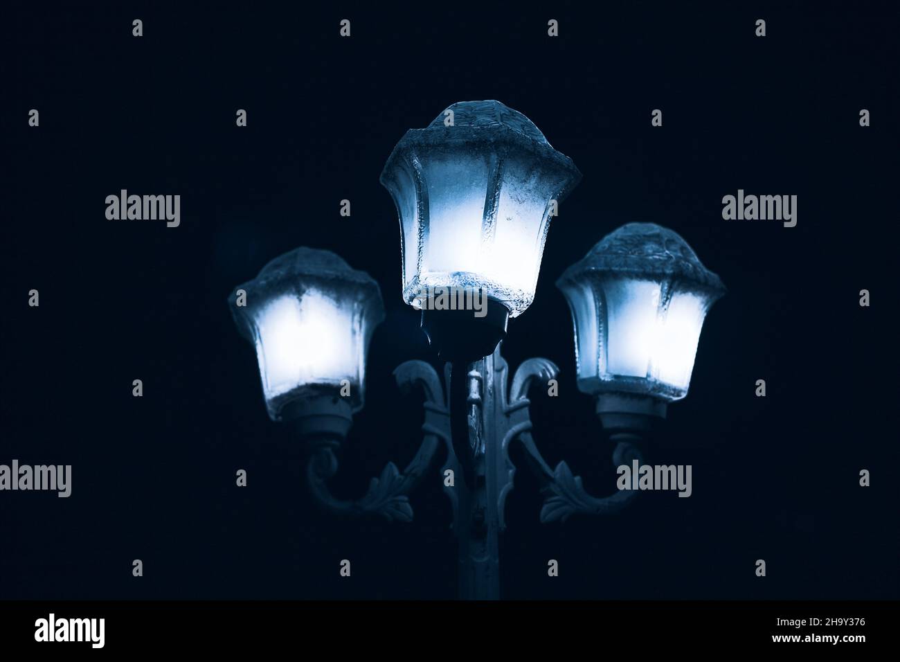 Retro street light in the dark night . Vintage lamp post Stock Photo ...
