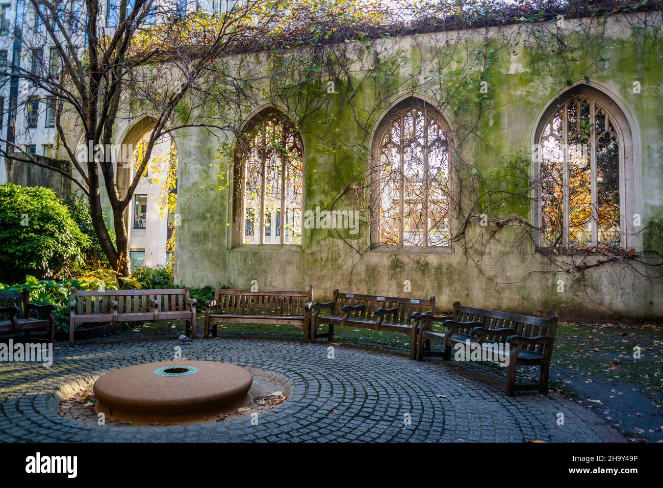 St Dunstan in the East Church Garden set within the ruins of a Wren ...
