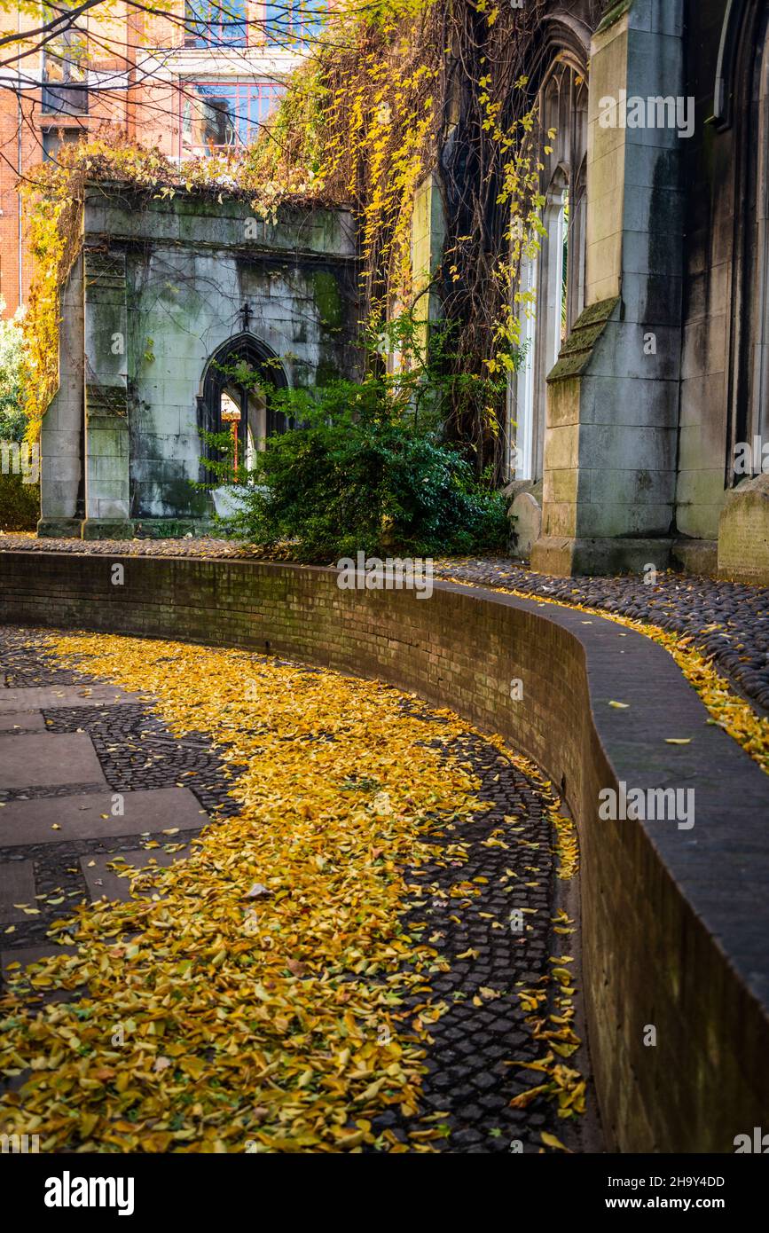 St Dunstan in the East Church Garden set within the ruins of a Wren ...