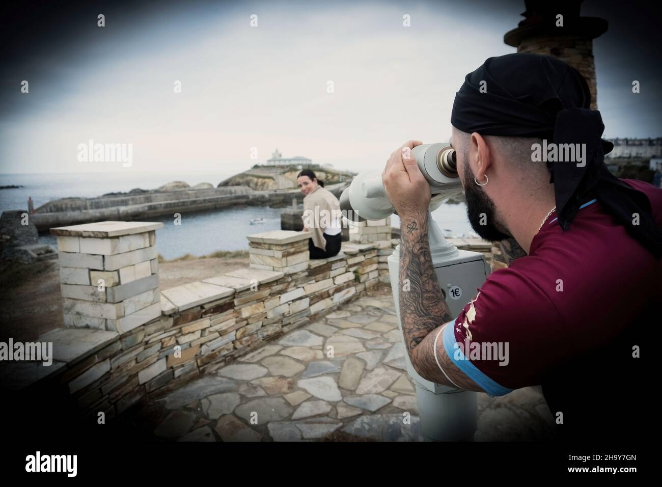 Pirate looking through telescope hi-res stock photography and images ...