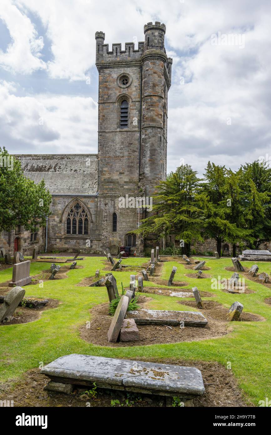 Culross parish church graveyard hi-res stock photography and images - Alamy