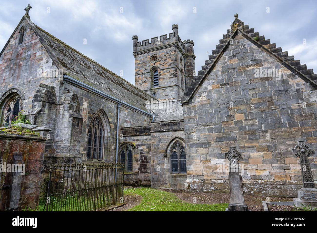 Culross parish church graveyard hi-res stock photography and images - Alamy