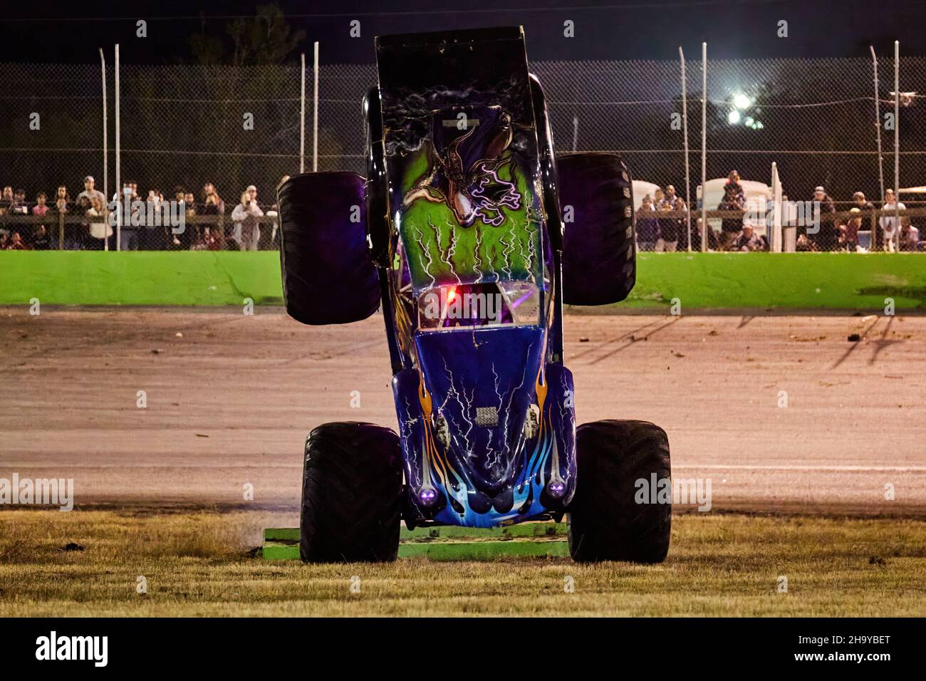 38 Lap Enduro. Motorcycles. Monster Truck. Van Derby. Burnout. Skid-car ...