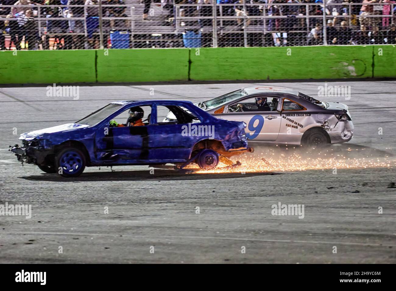 38 Lap Enduro. Motorcycles. Monster Truck. Van Derby. Burnout. Skid-car ...