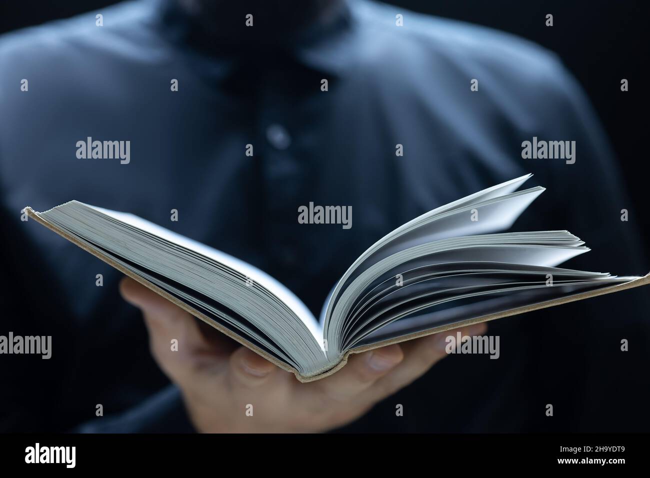 Book standing up open hi-res stock photography and images - Alamy