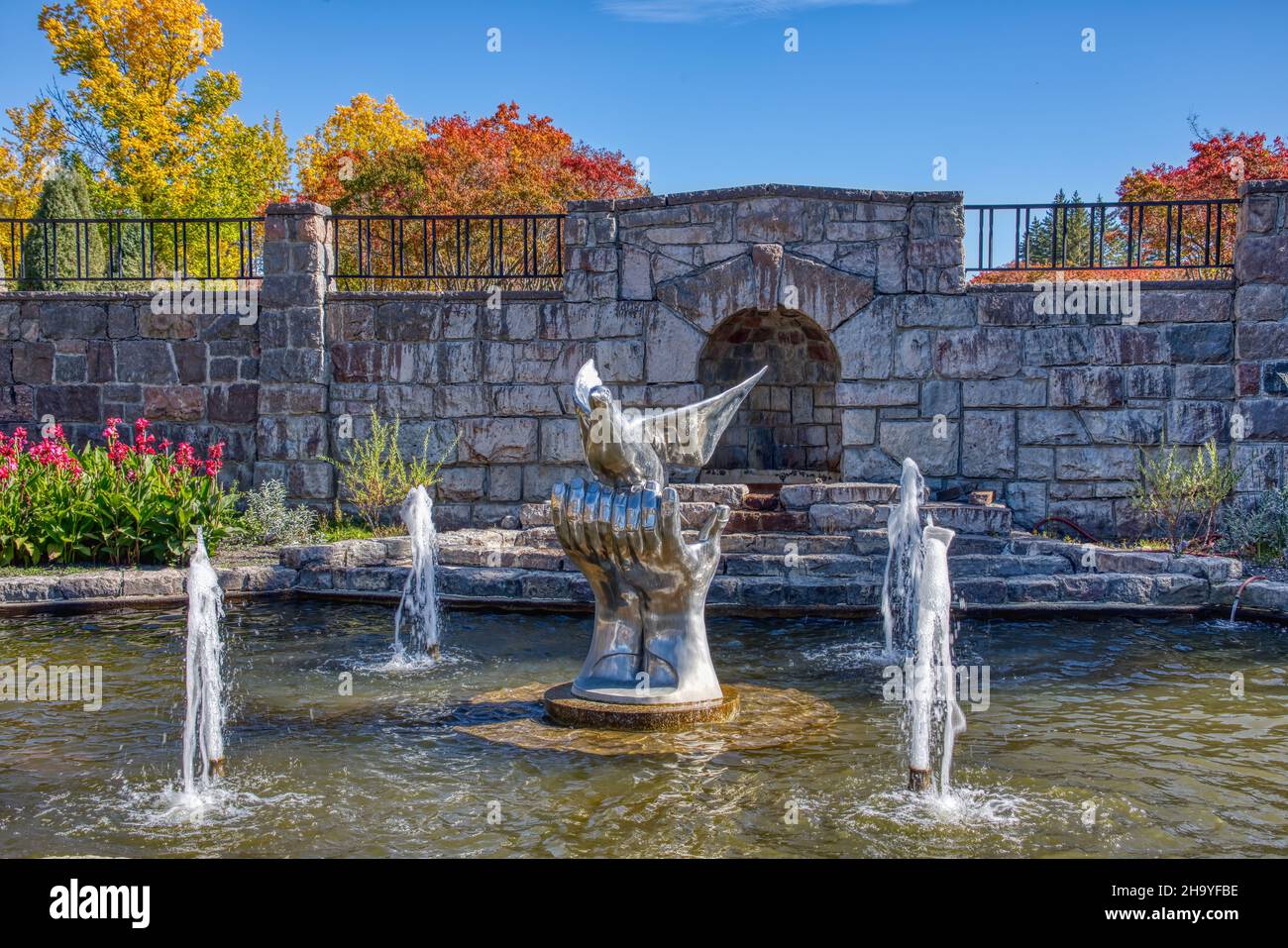 International Peace Garden border crossing along Canada, United States ...