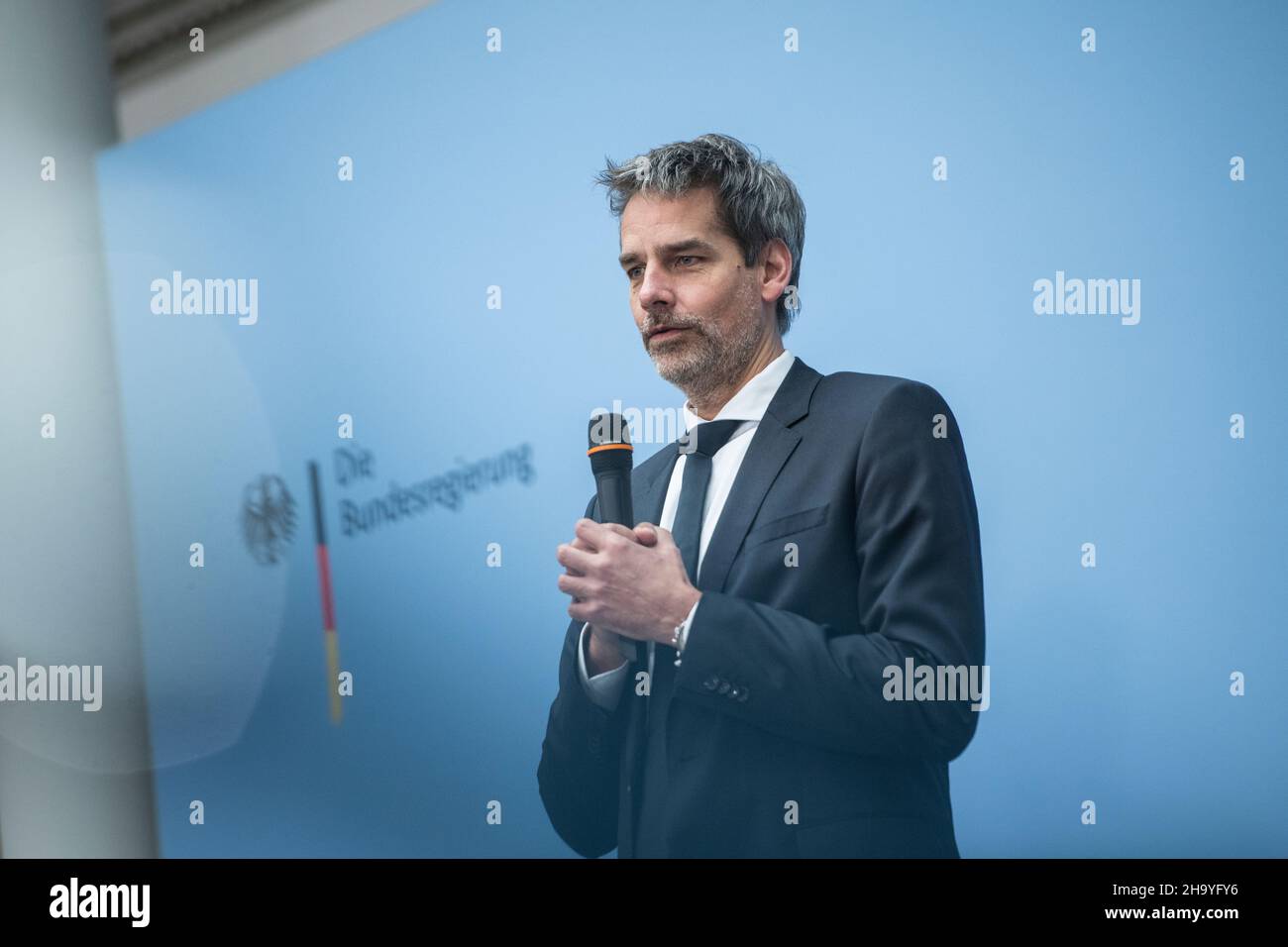 Berlin, Germany. 09th Dec, 2021. The new government spokesman Steffen ...